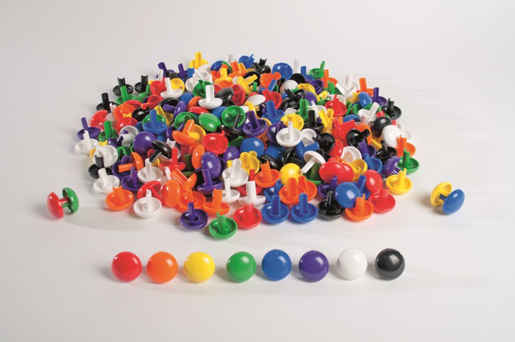 Pions de différentes couleurs pour jeu Aximo.